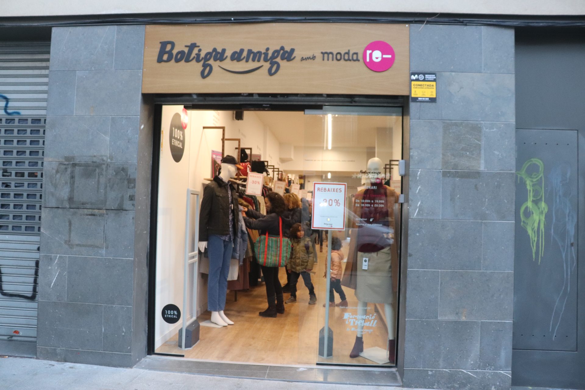 La Fundació Formació i Treball obre una Botiga Amiga al barri barceloní ...